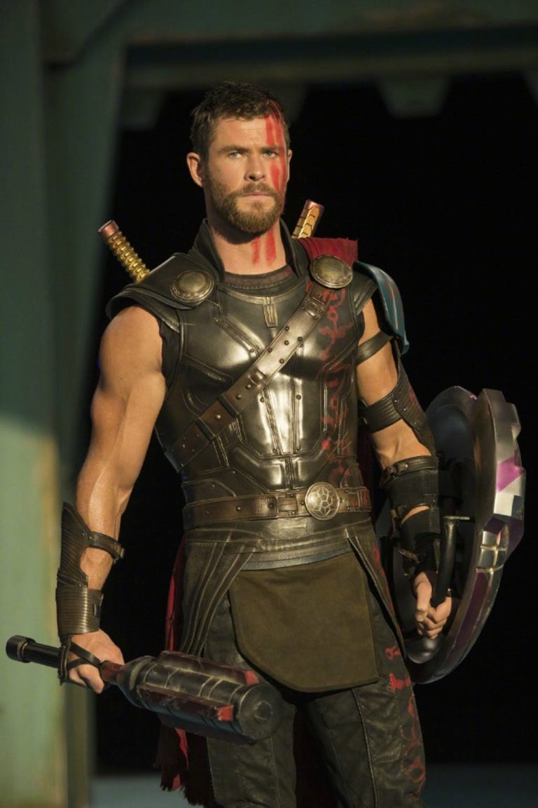 New Thor: Ragnarok Stills Explore Sakaar and More! - Daily Superheroes ...